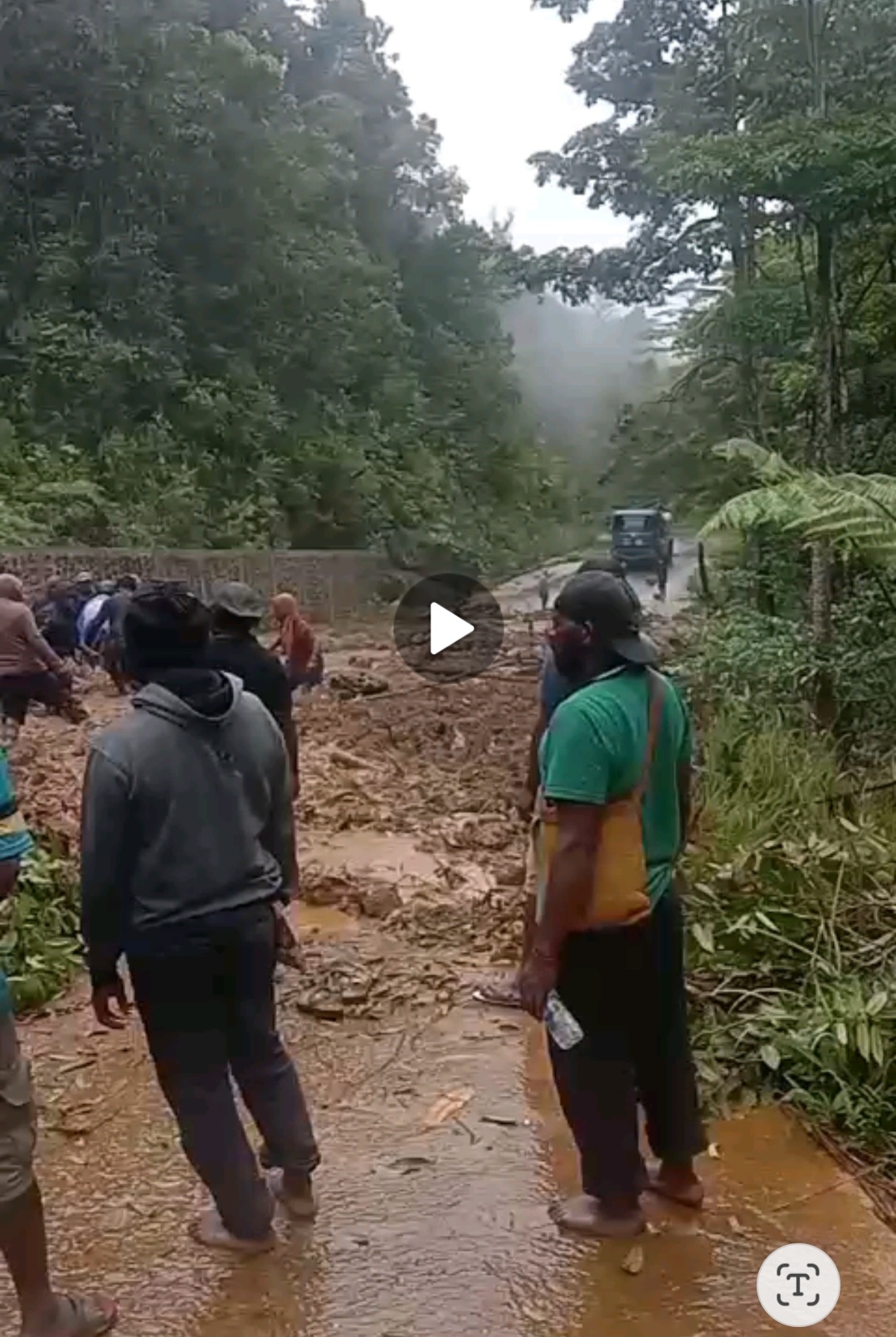 Dampak Curah Hujan Tak Henti Henti, Jalan Sepanjang Trans Papua Rusak Parah - zonapers.com